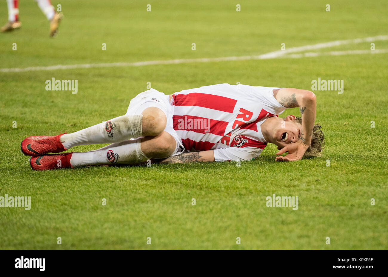 Birk RISA (K) am ground, Schmerzen, Verletzung Fussball 1. Bundesliga ...