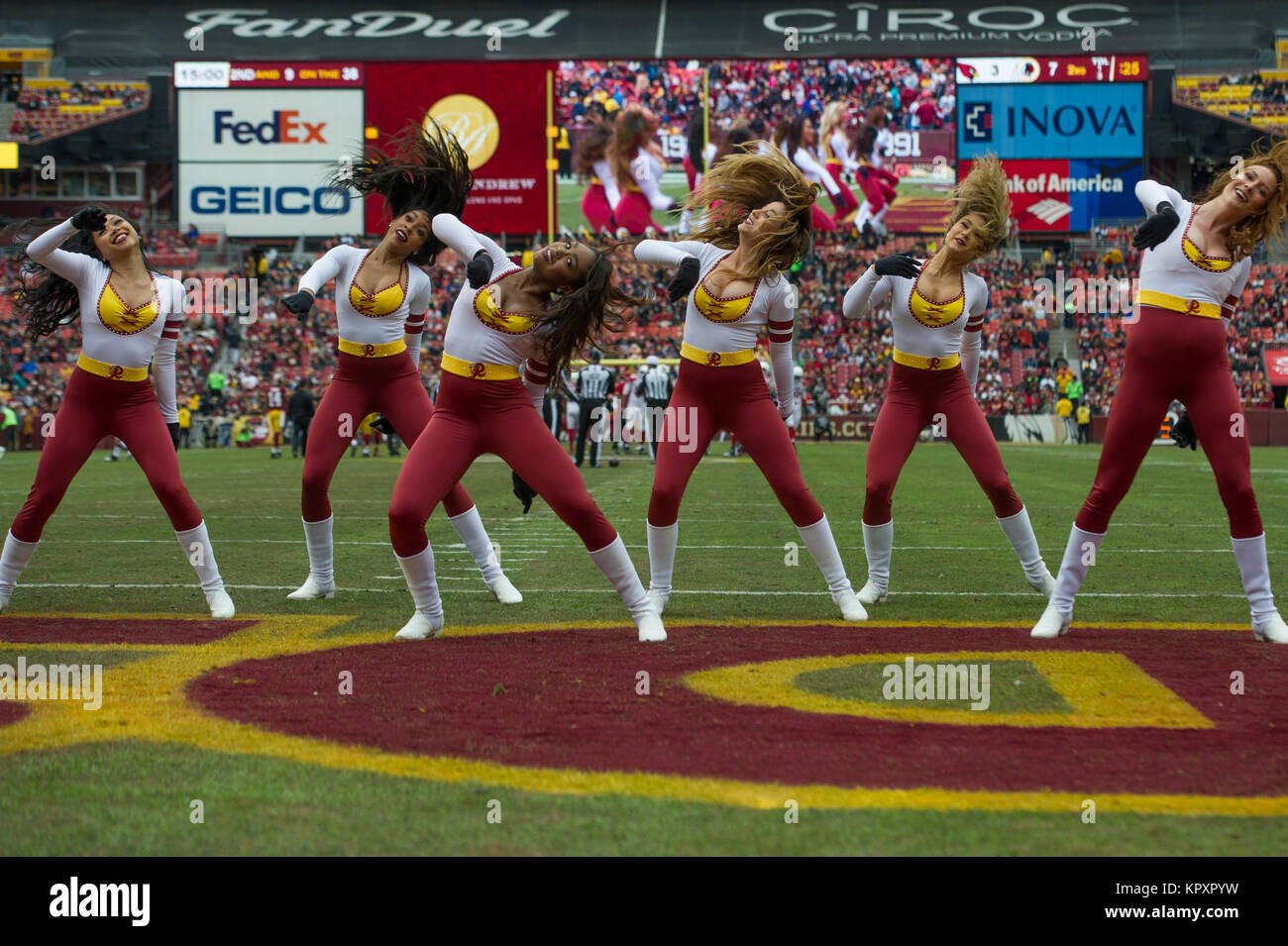 Landover, MD, USA. 17th Dec, 2017. Washington Redskin cheerleaders ...