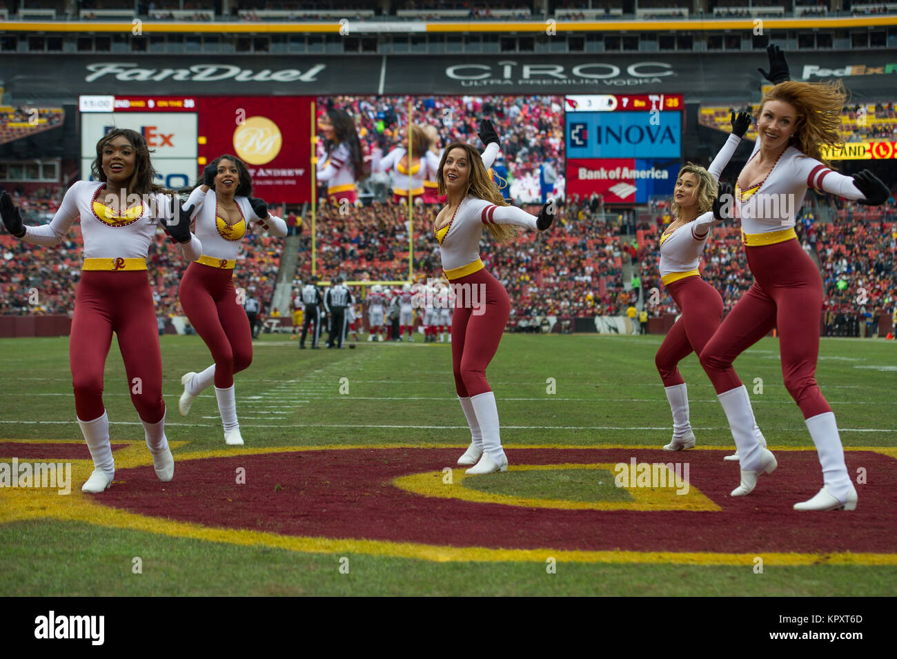 Landover, MD, USA. 17th Dec, 2017. Washington Redskin cheerleaders ...
