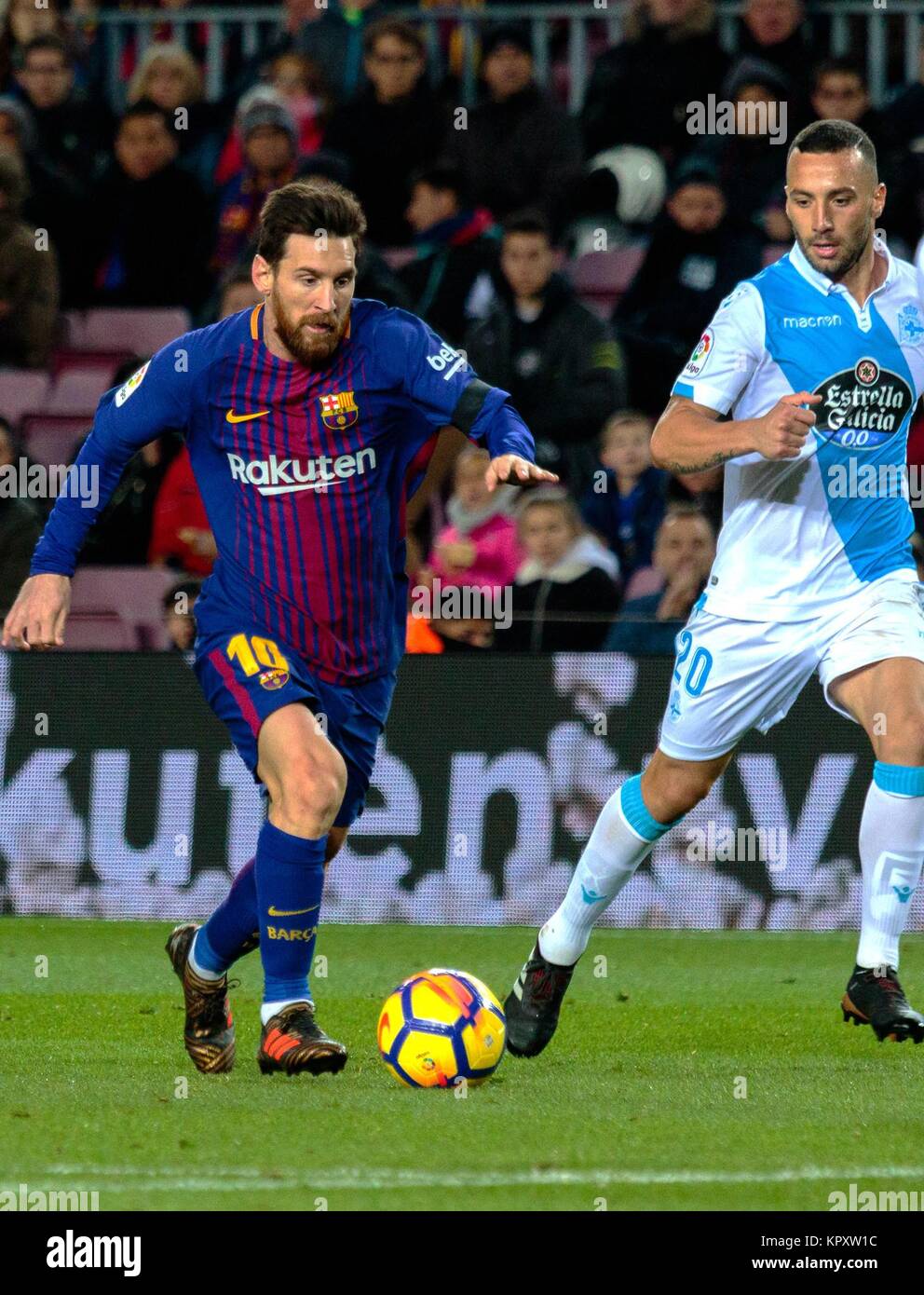 Barcelona, Spain. 17th Dec, 2017. FC Barcelona's Lionel Messi (L ...