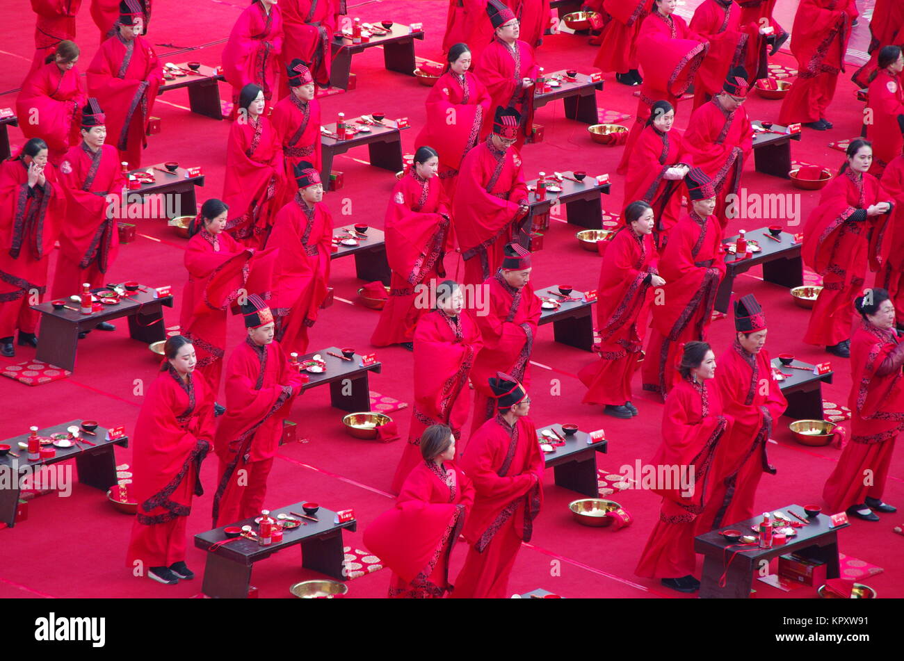 Traditional han style wedding ceremony hi-res stock photography and ...