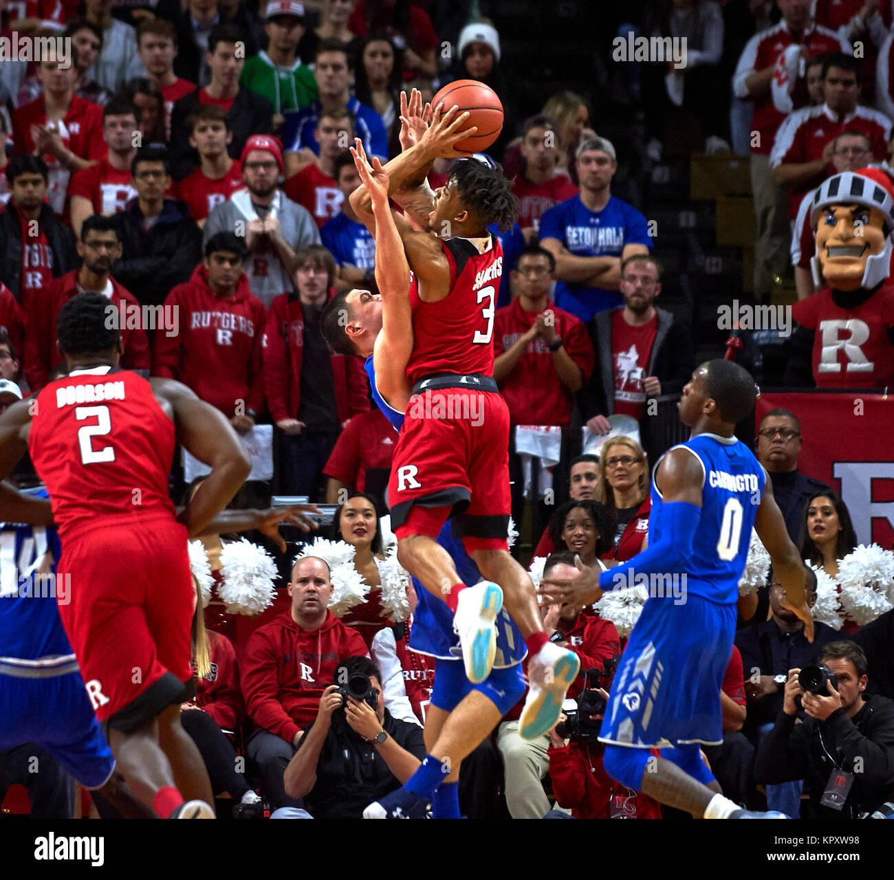 Piscataway, New Jersey, USA. 17th Dec, 2017. Rutgers guard Corey ...