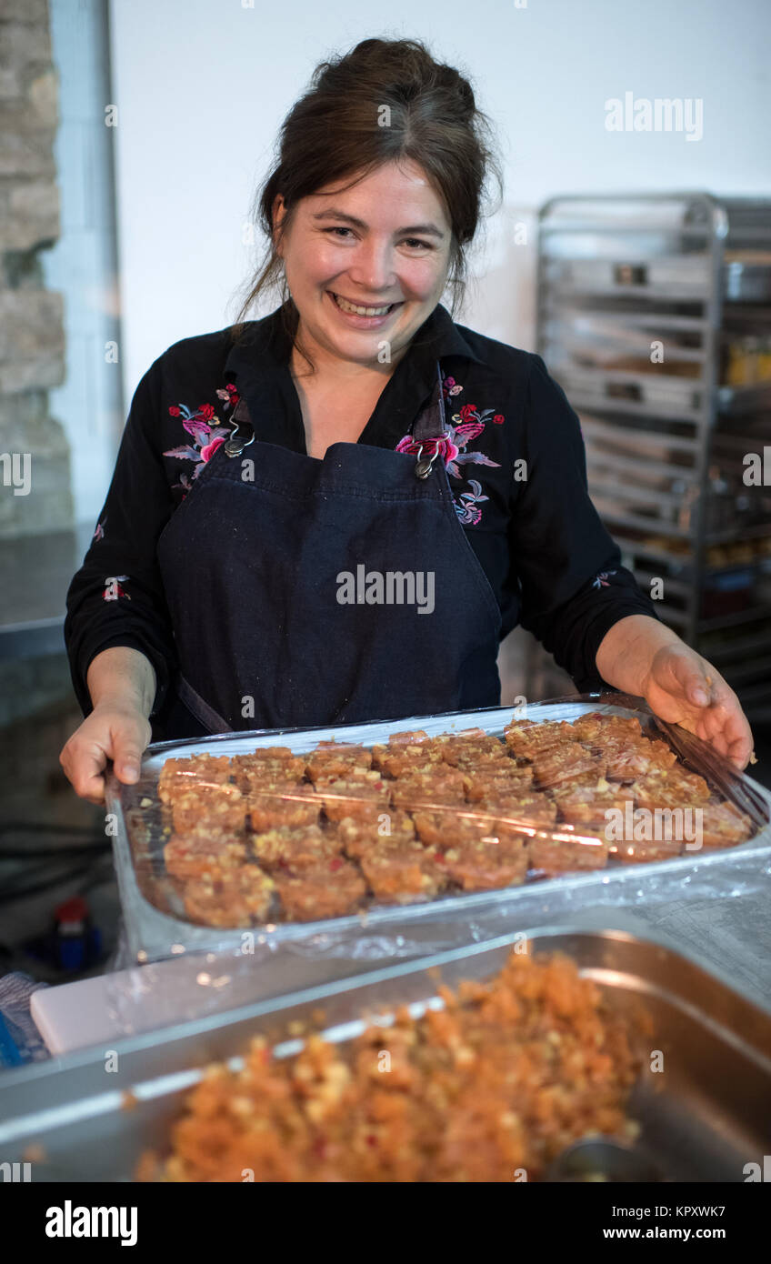 Berlin, Germany. 17th Oct, 2017. Maria Gross pictured during a cooking ...