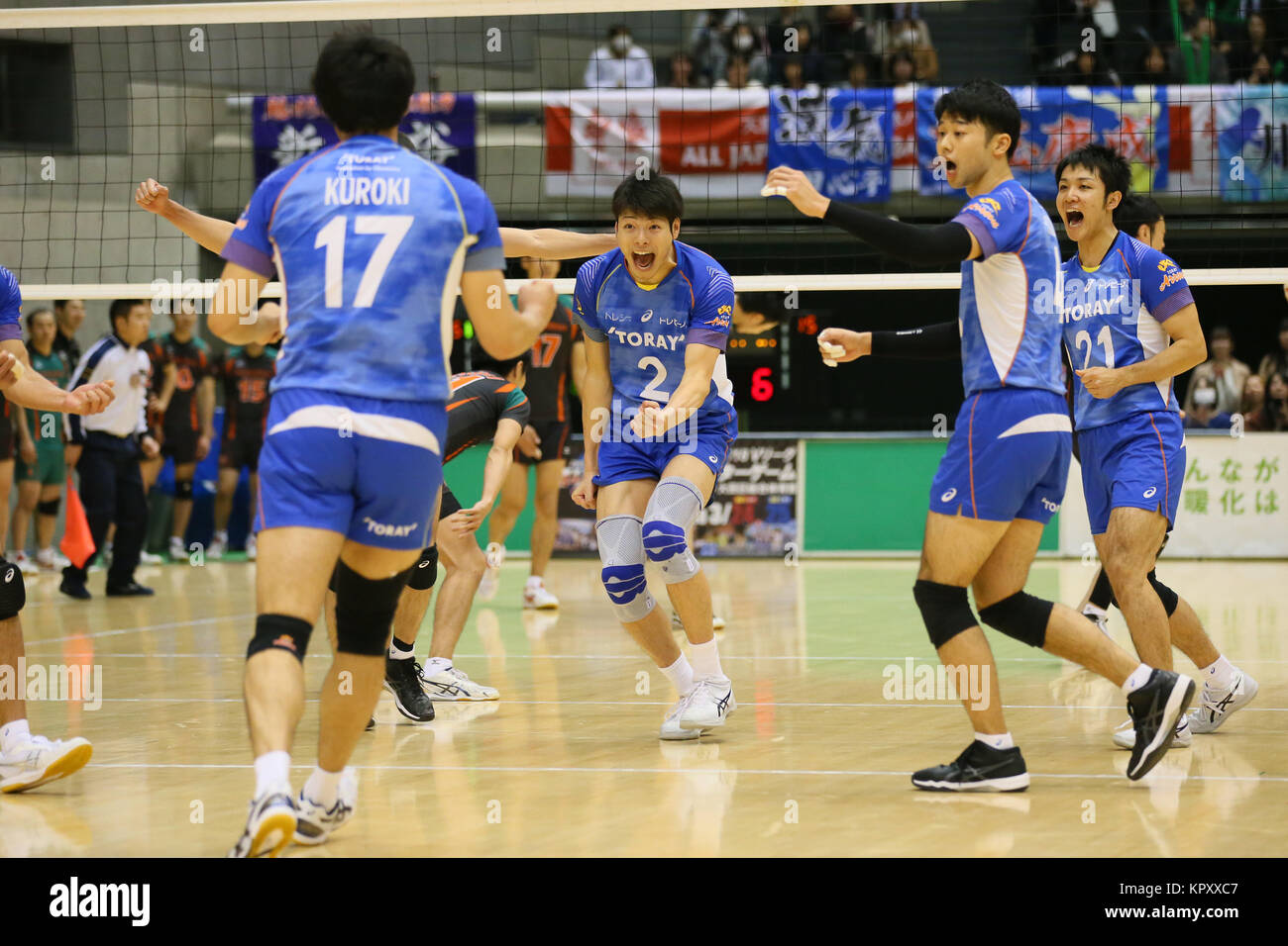 Tokyo Gymnasium, Tokyo, Japan. 16th Dec, 2017. Toray Arrows team group ...