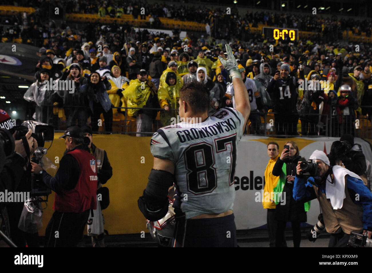 Dec 17th, 2017: Patriots Rob Gronkowski #87 during the New England ...
