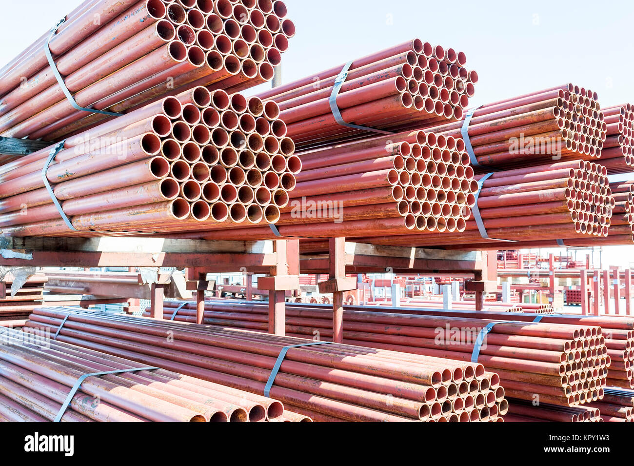 Stack of steel pipes for scaffolding in stock Stock Photo - Alamy