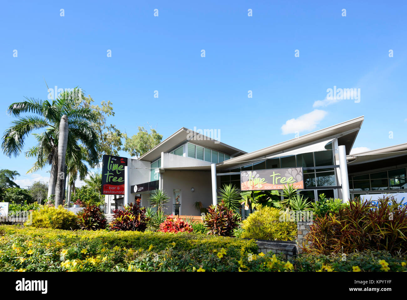 Tree beaches hi-res stock photography and images - Alamy