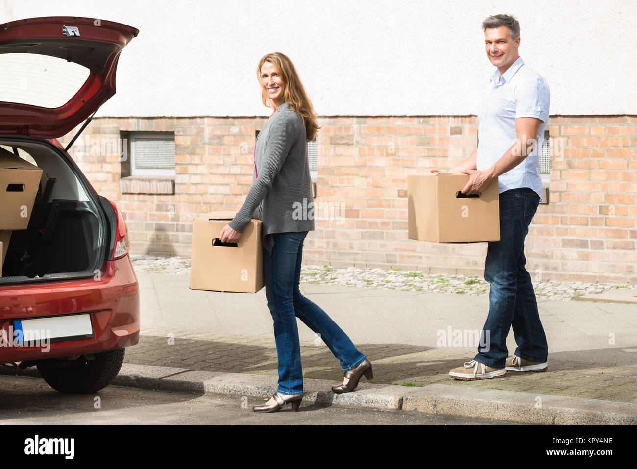 Couple Carrying Box For Putting In Car Stock Photo - Alamy