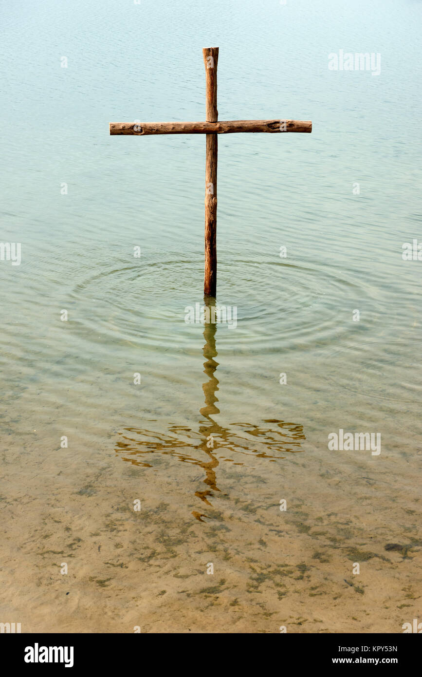 Wooden cross in the water Stock Photo - Alamy