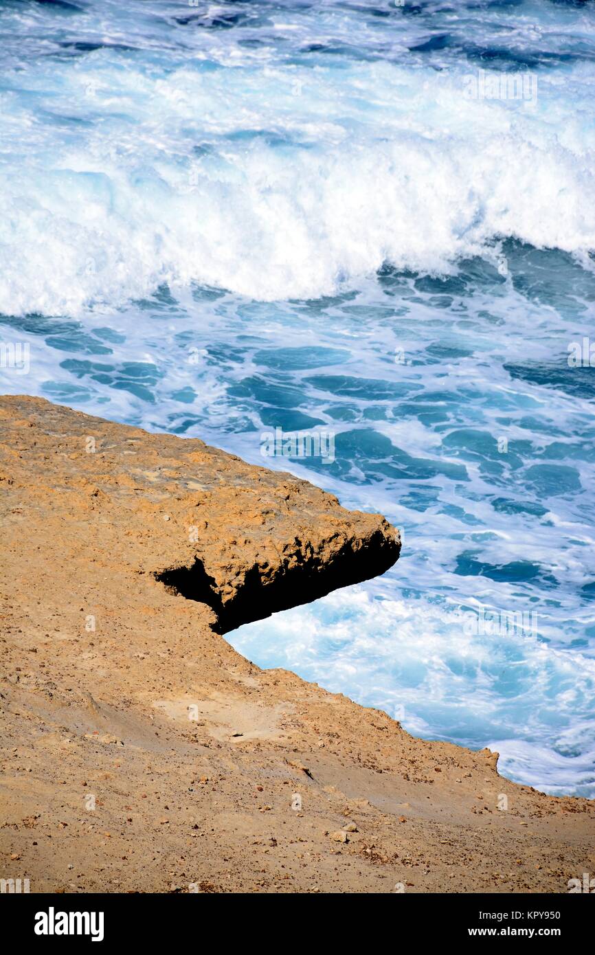 Rugged overhanging rocks hi-res stock photography and images - Alamy