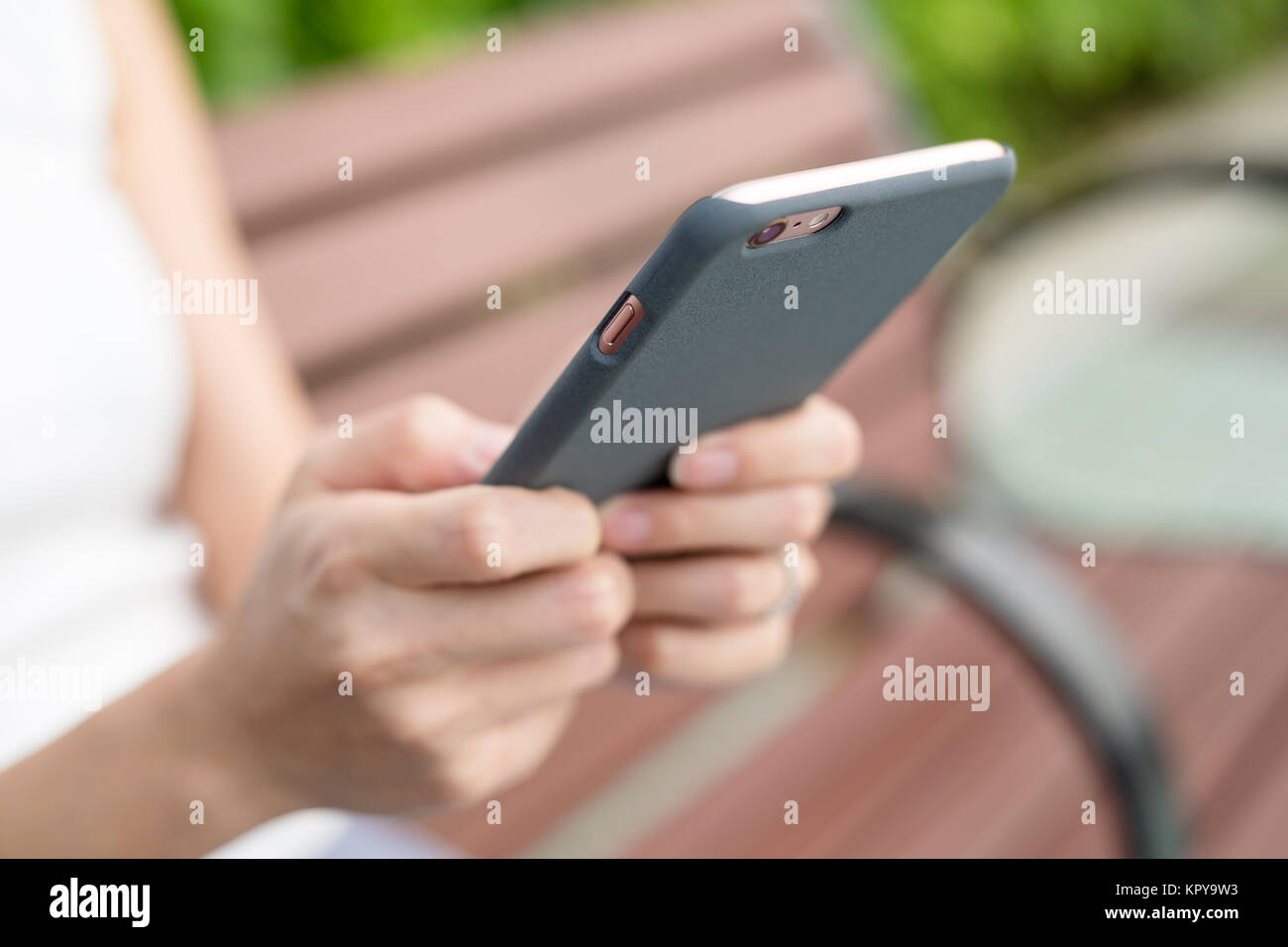 Hand holding a mobile phone Stock Photo - Alamy