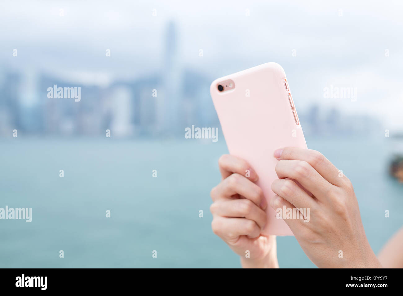 Human hand sending sms on mobile phone Stock Photo - Alamy