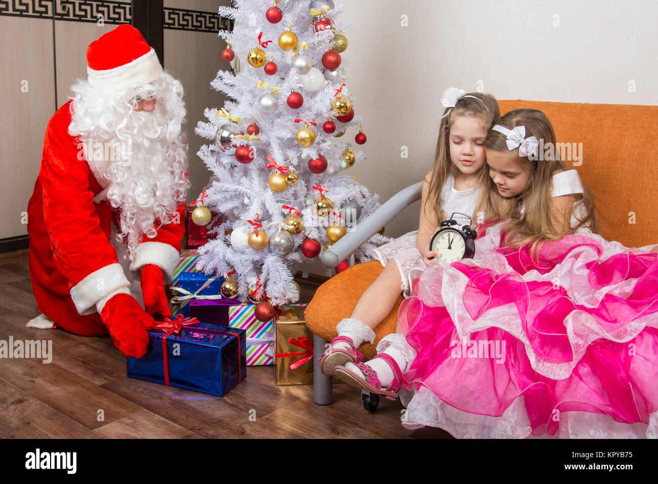 The two girls did not wait for Santa Claus and went to sleep, santa ...