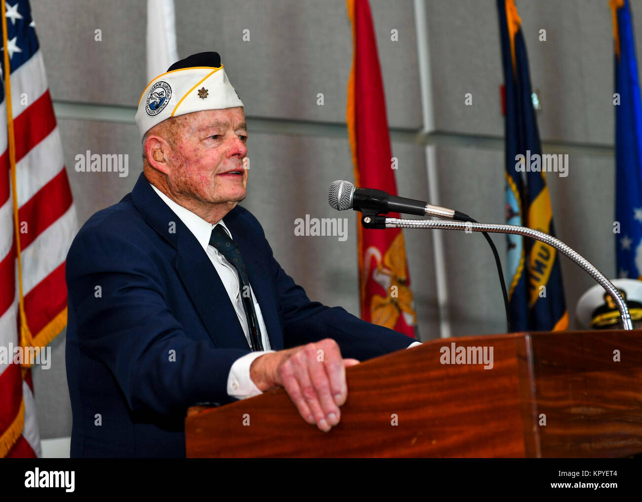 EVERETT, Wash. (Dec. 7, 2017) Retired Lt. Cmdr. Dr. Donald Raleigh ...