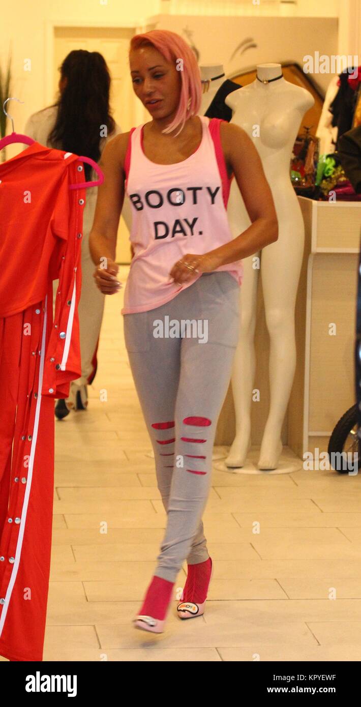 Mel B Shows Off Her Perfect Body While Shopping On Melrose Avenue In West Hollywood Featuring
