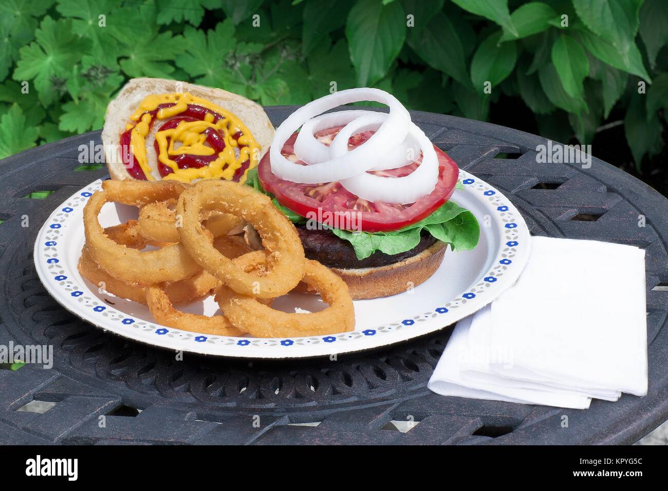 Messy hamburger hi-res stock photography and images - Alamy