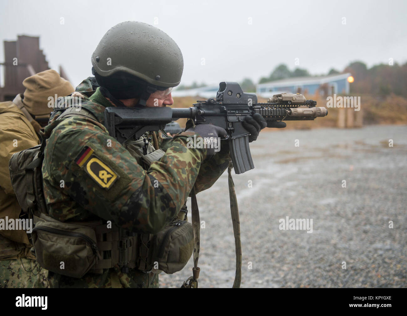 MOYOCK, N.C. (Dec. 8, 2017) A German navy explosive ordnance disposal ...