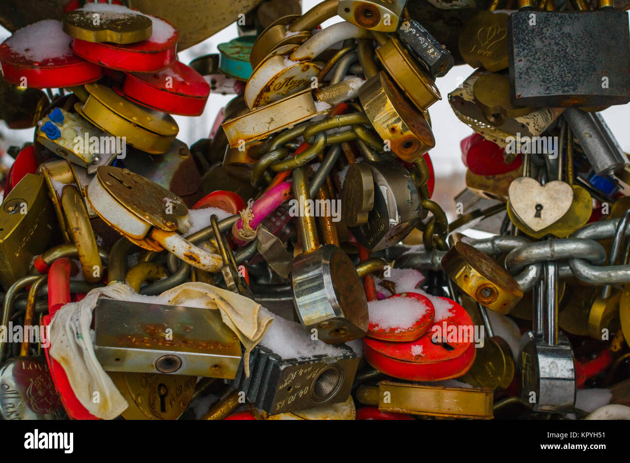 a lot of rust locks heart lock winter Stock Photo - Alamy