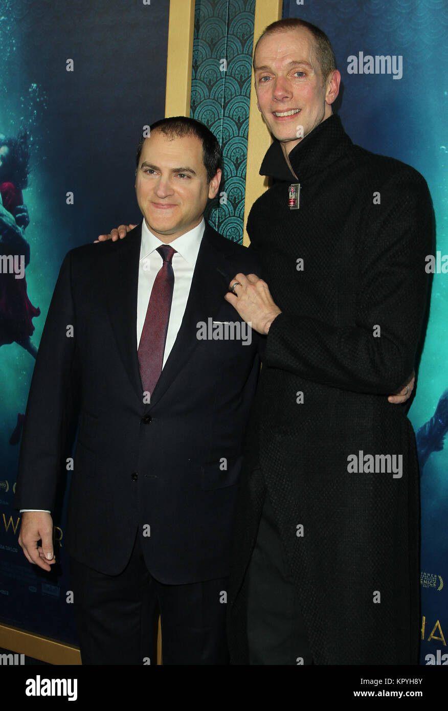 Shape of water doug jones 2017 hi-res stock photography and images - Alamy