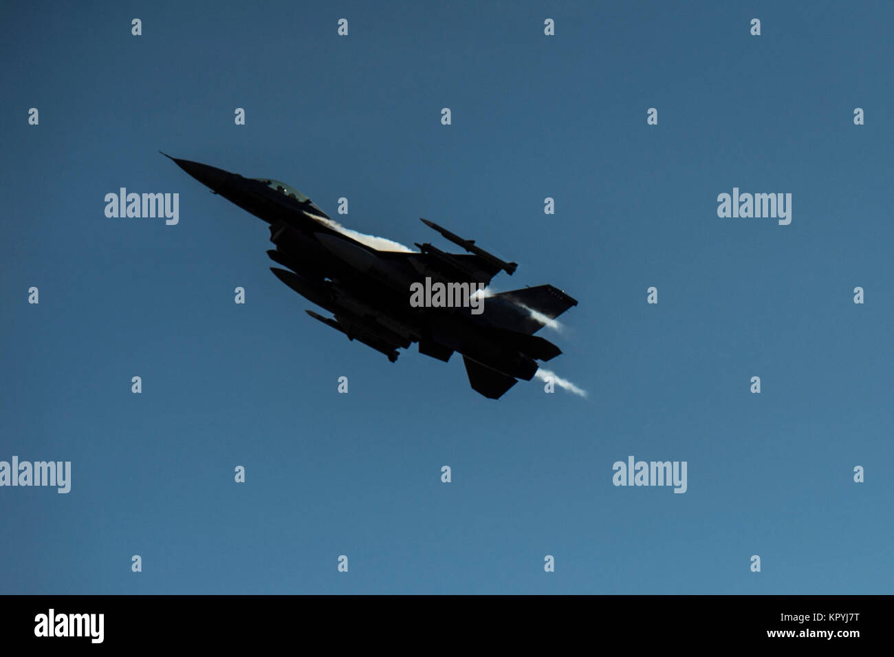 A 138th Fighter Wing F-16 Fighting Falcon, from Tulsa Air National ...