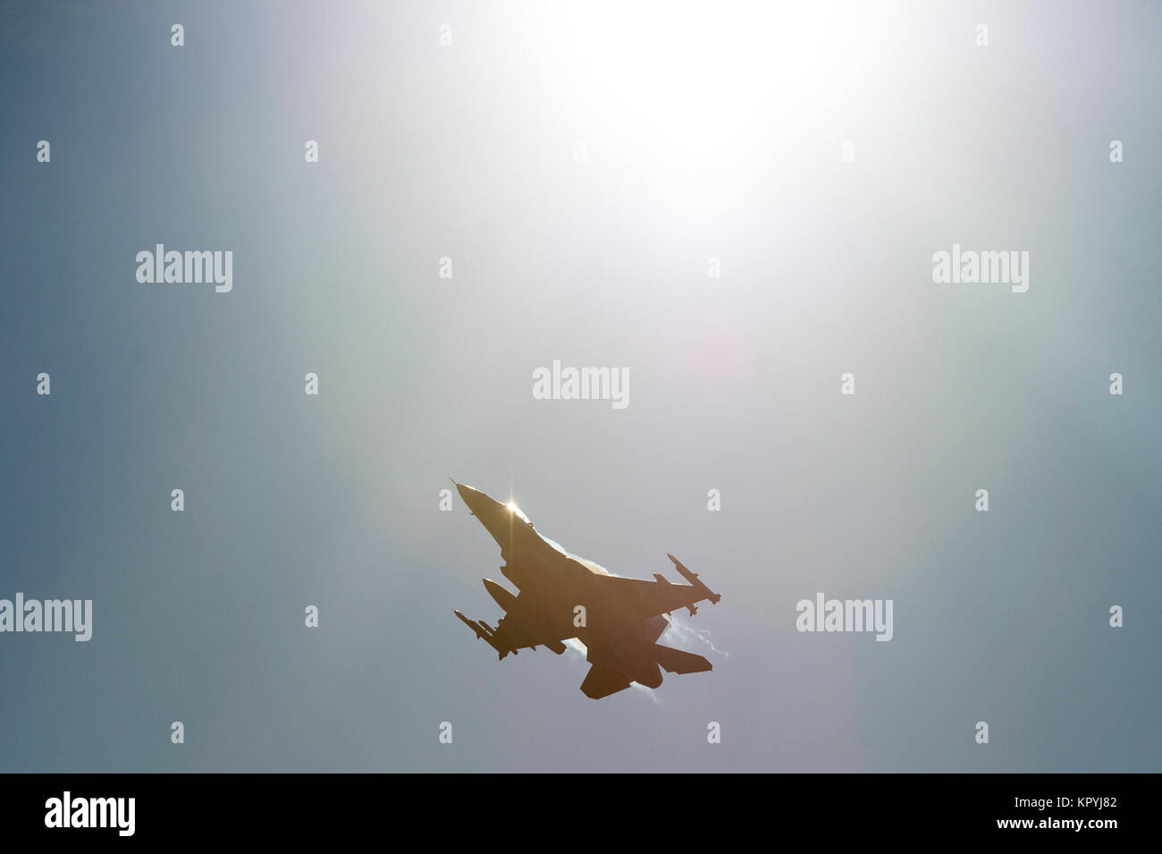 A 138th Fighter Wing F-16 Fighting Falcon, from Tulsa Air National ...