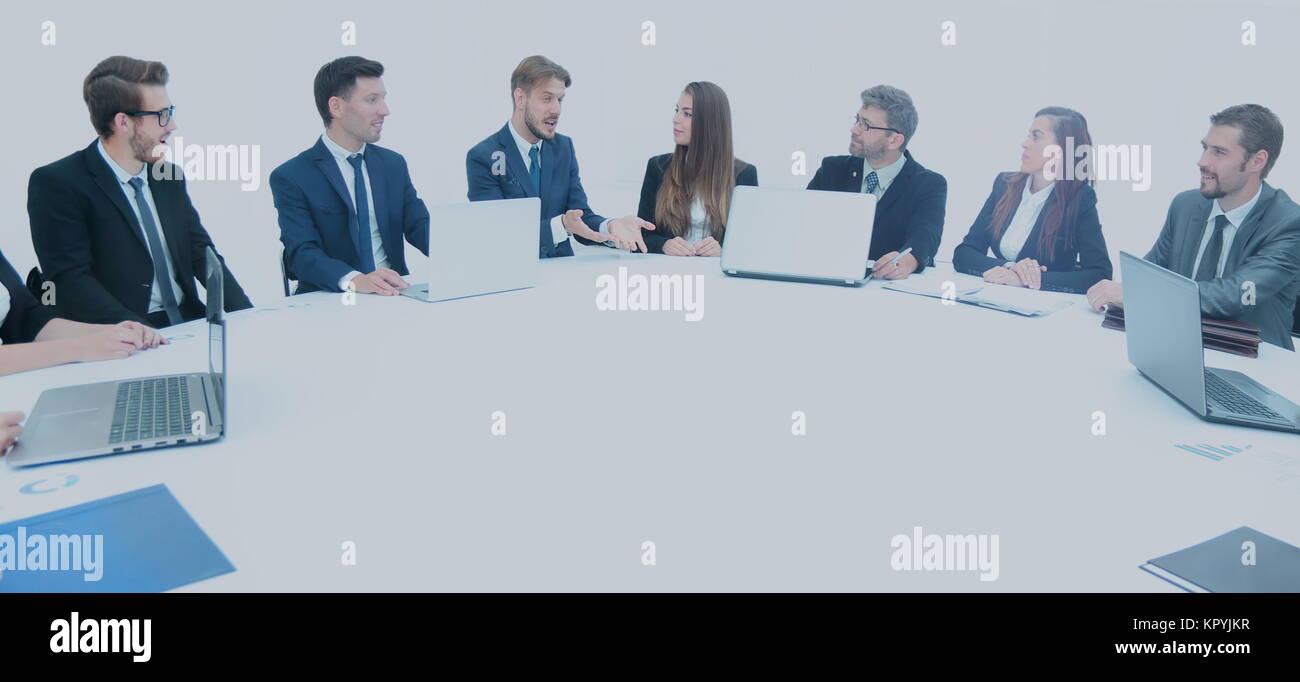 Team round table hi-res stock photography and images - Alamy