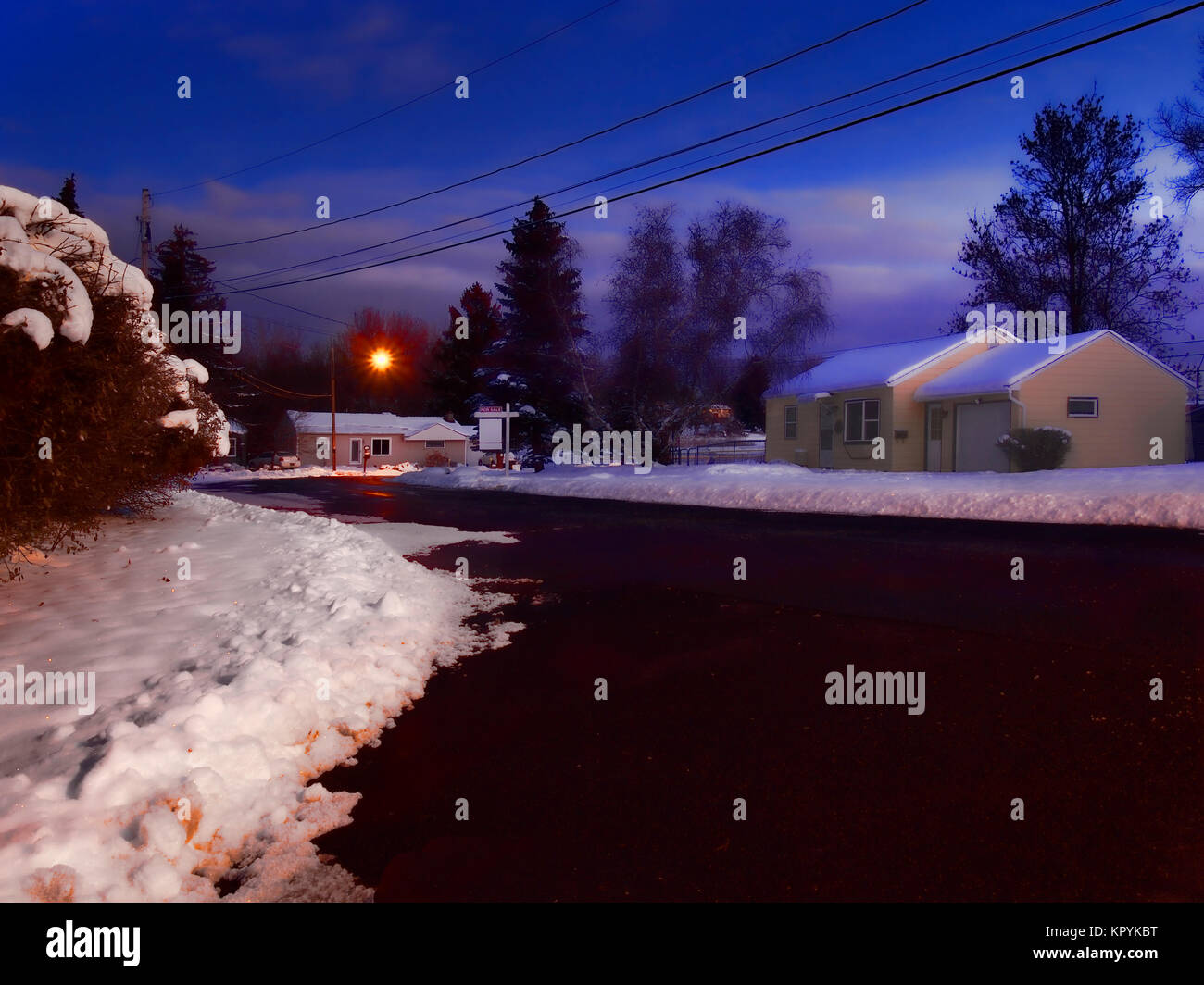 Suburban street night hi-res stock photography and images - Alamy