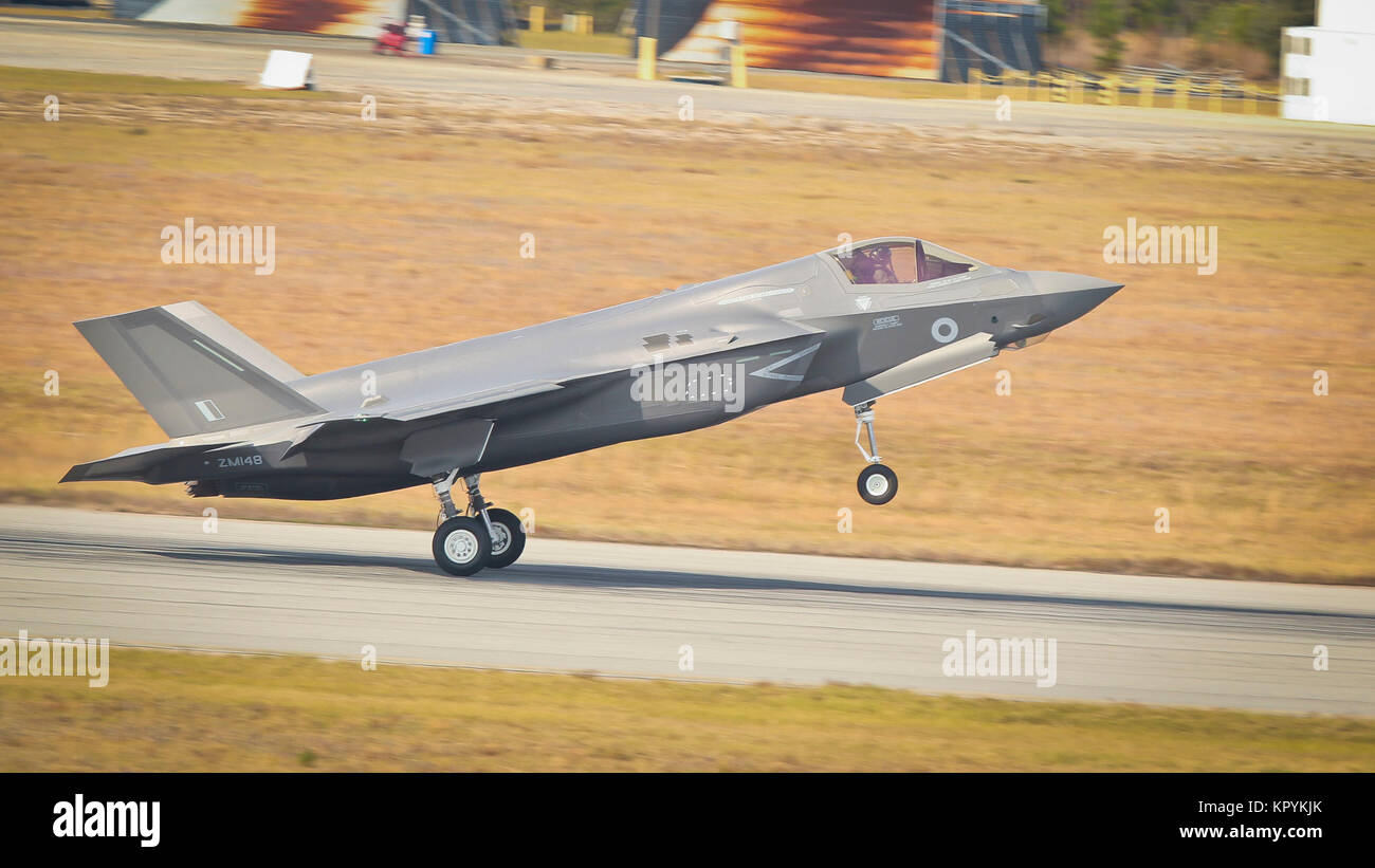 A United Kingdom F-35B Lightning II Joint Strike Fighter lands aboard ...