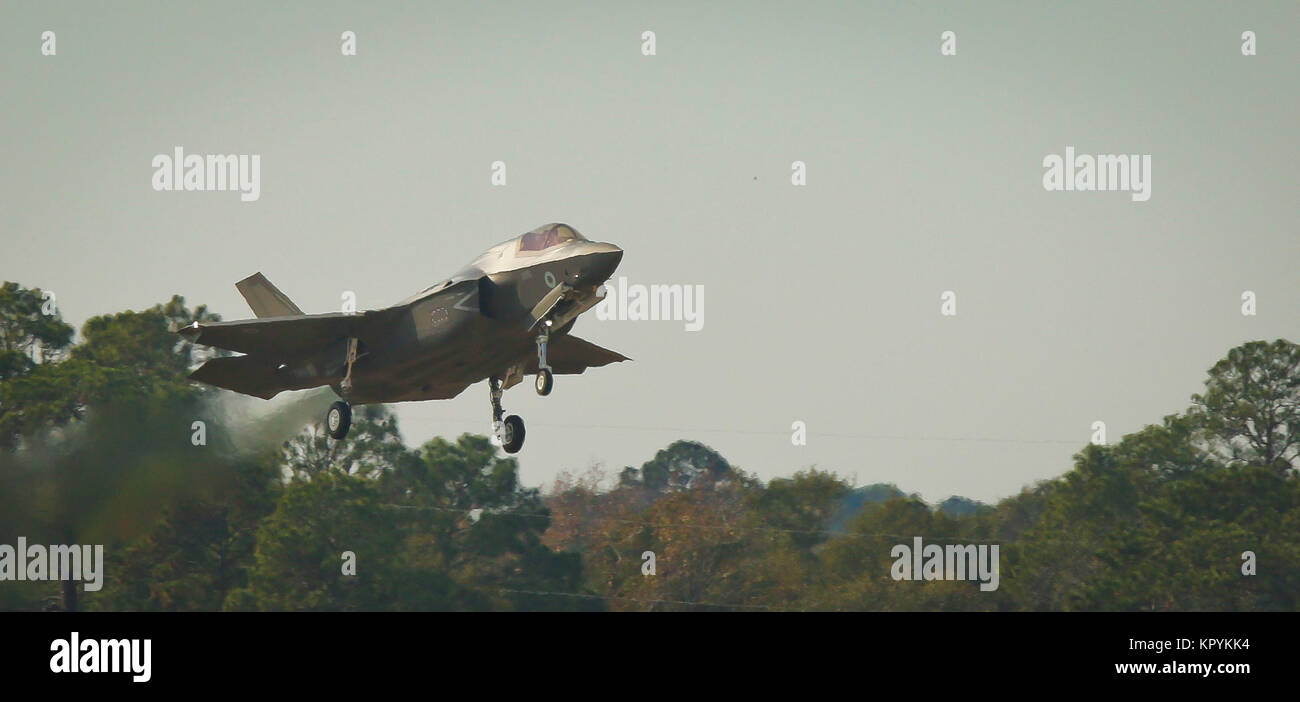 A United Kingdom F-35B Lightning II Joint Strike Fighter lands aboard ...