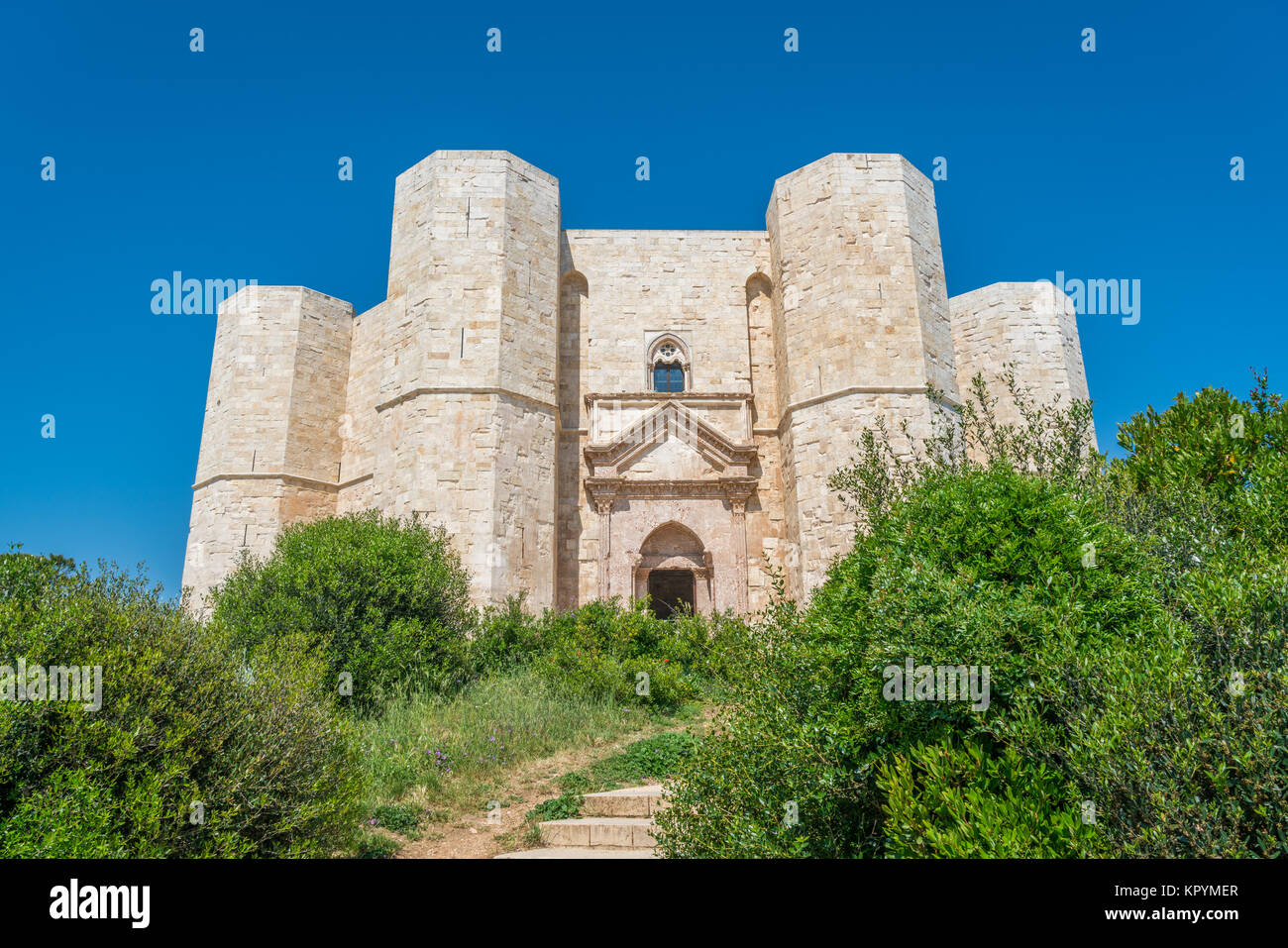 Castel del monte puglia italy hi-res stock photography and images - Alamy