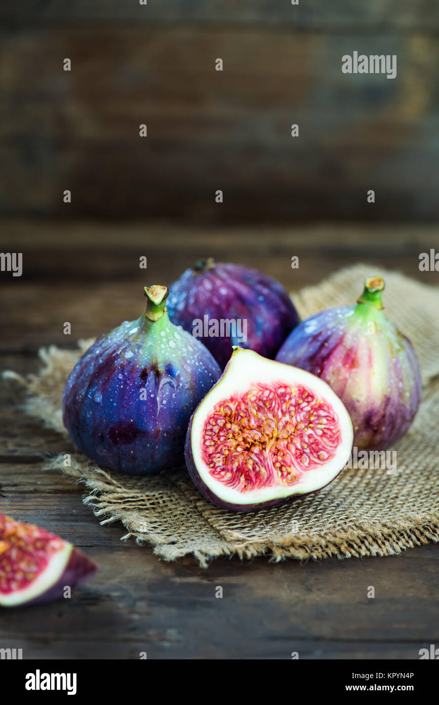 Ripe sweet figs on rustic wooden background. Healthy mediterranean fig ...