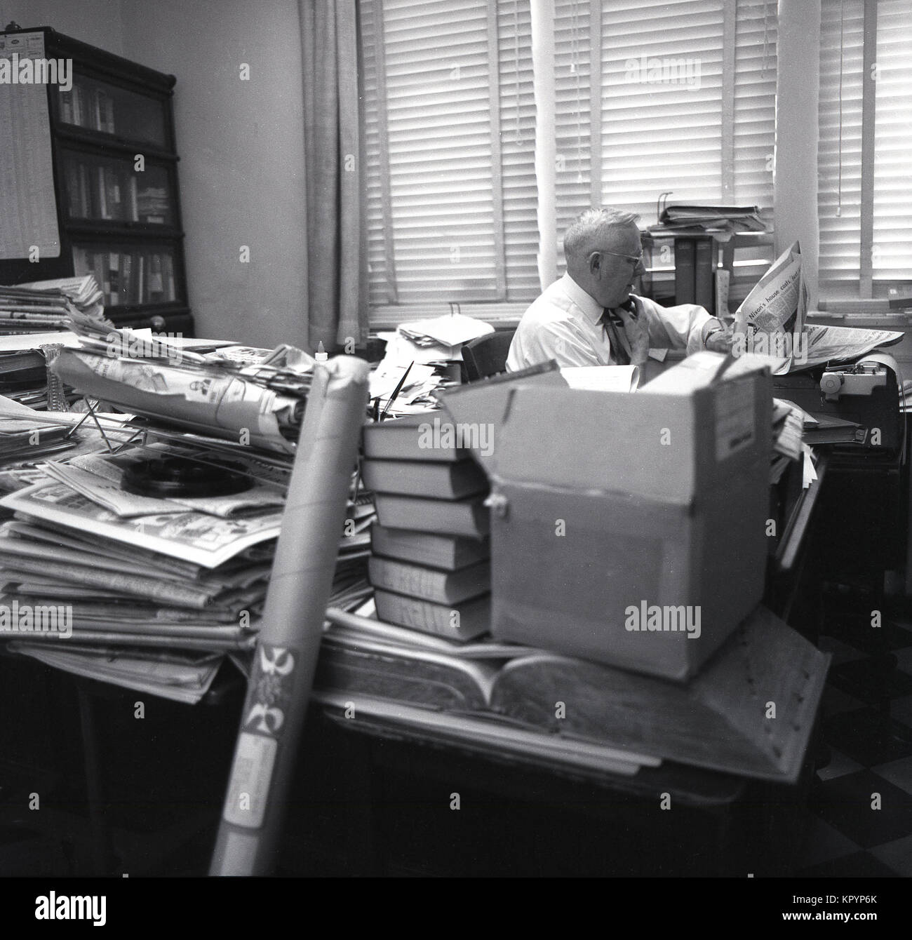 Reporter phone 1960s hi-res stock photography and images - Alamy