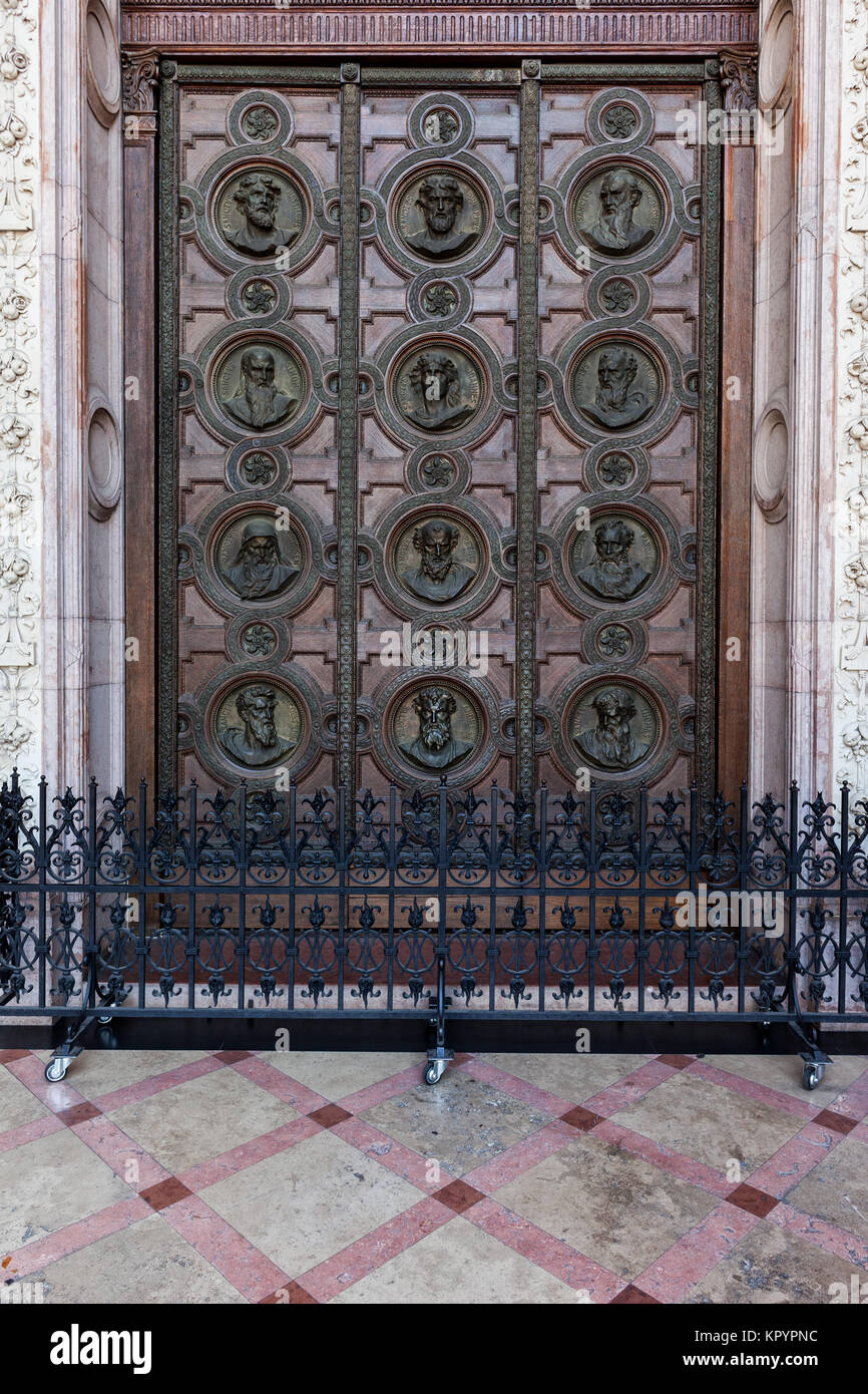 Twelve Apostles Door of the St Stephen's Basilica (Szent Istvan ...