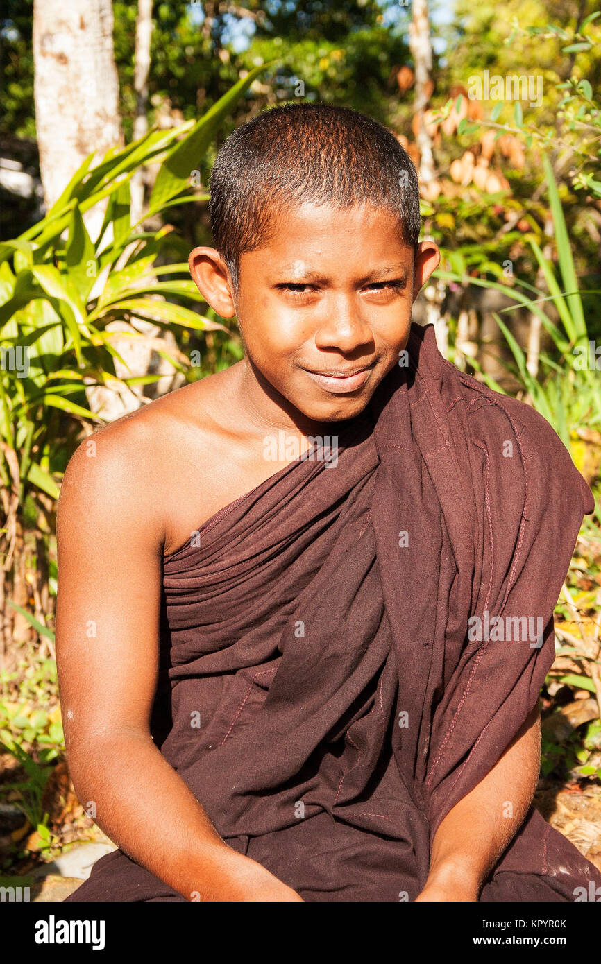 Children monks in Sri Lanka Stock Photo - Alamy