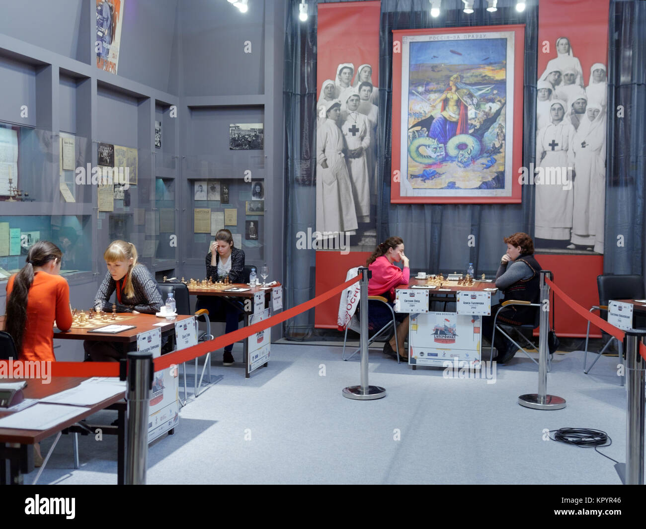 Womens chess hi-res stock photography and images - Alamy