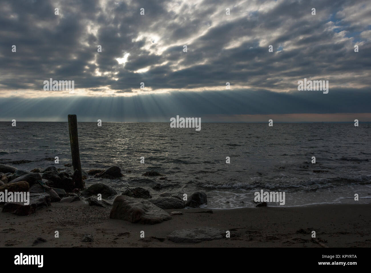 Sun rays coming through clouds hi-res stock photography and images - Alamy
