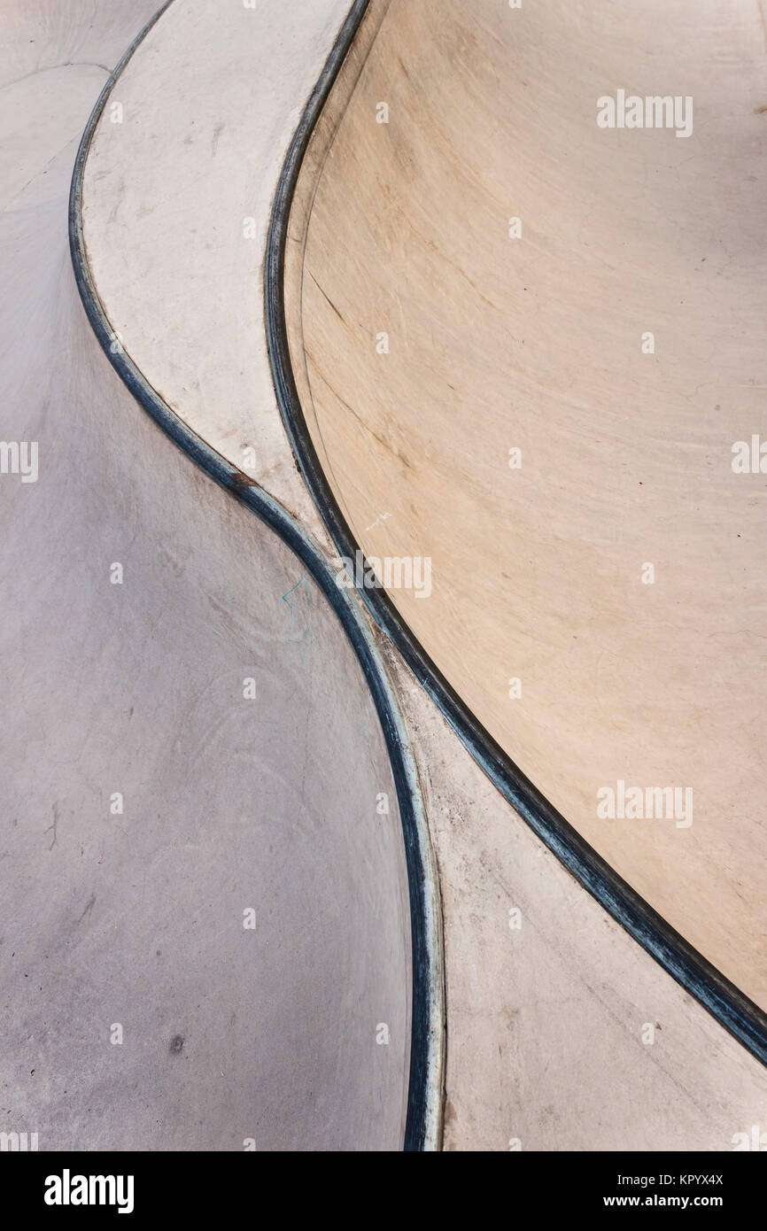 Empty skate park hi-res stock photography and images - Alamy