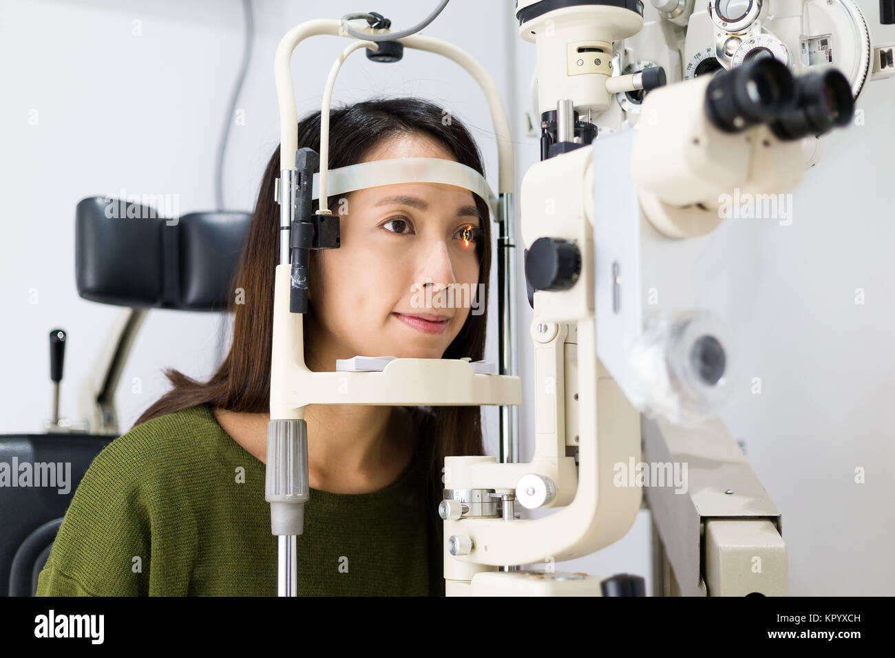 Woman doing the eye exam in clinic Stock Photo - Alamy