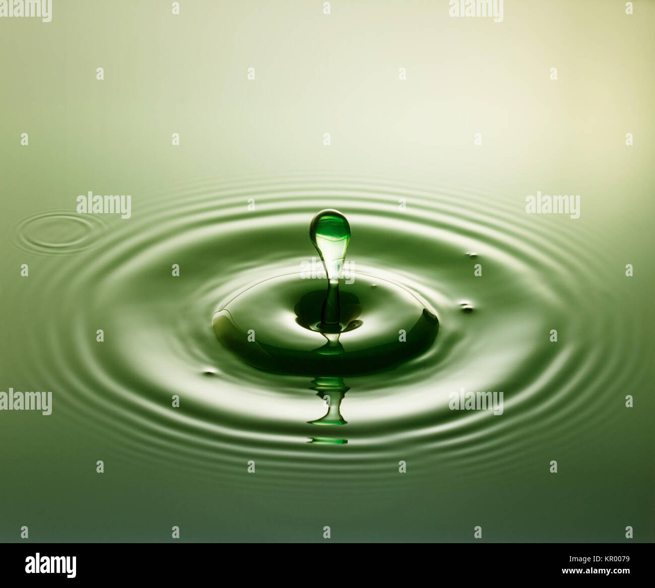 Strobe drop hi-res stock photography and images - Alamy