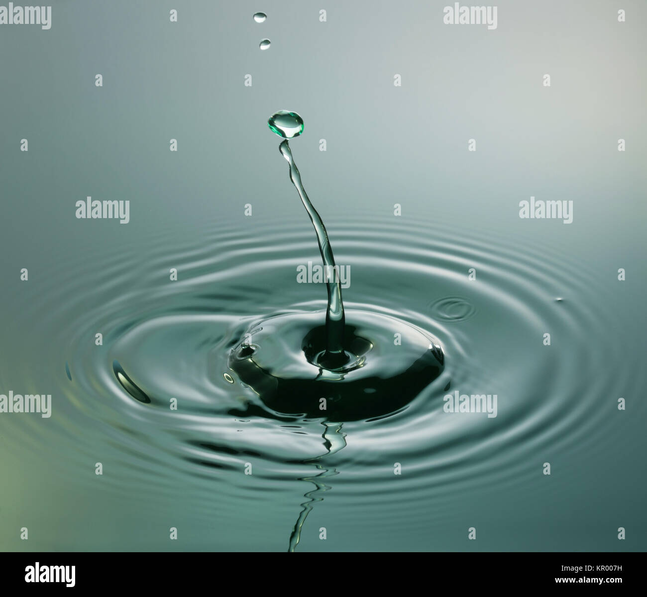 Strobe drop hi-res stock photography and images - Alamy