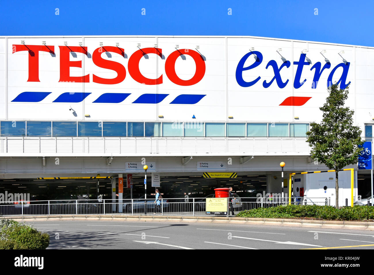 Large Tesco Extra supermarket shopping store ground floor under cover ...