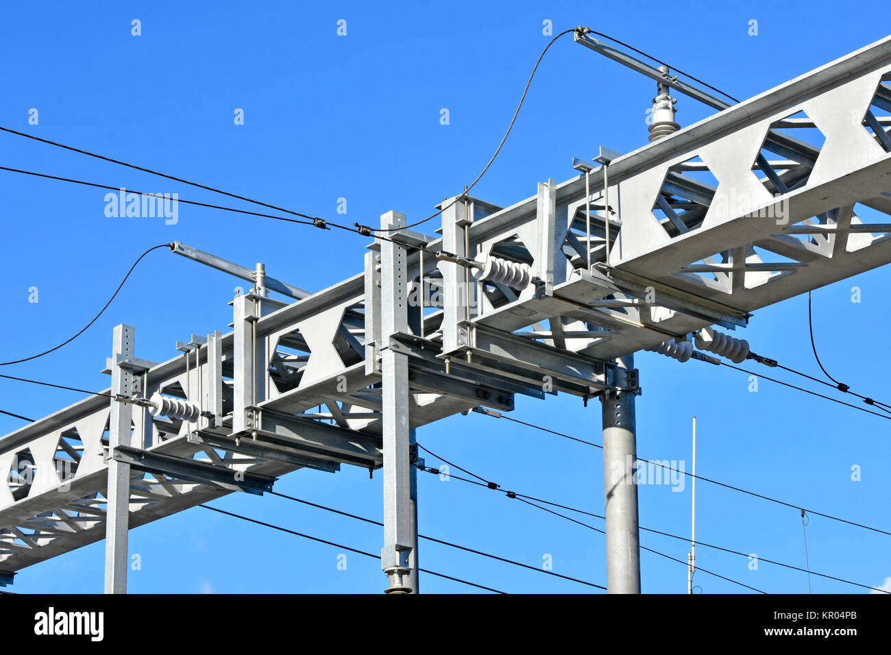 Uk railways overhead power cables hi-res stock photography and images - Alamy
