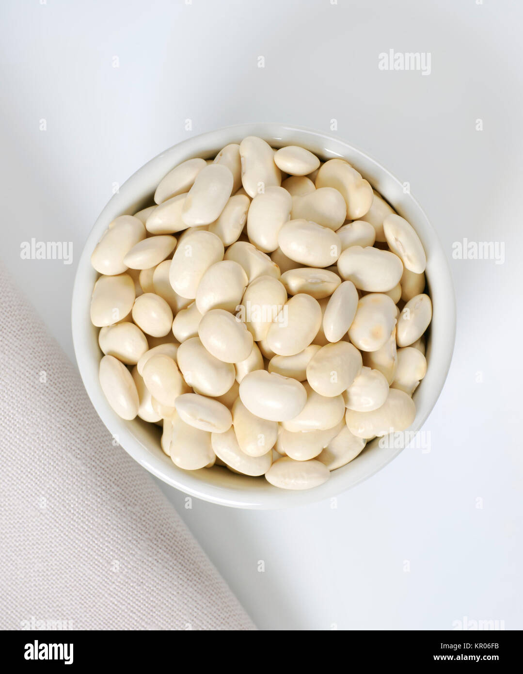 raw white beans Stock Photo - Alamy