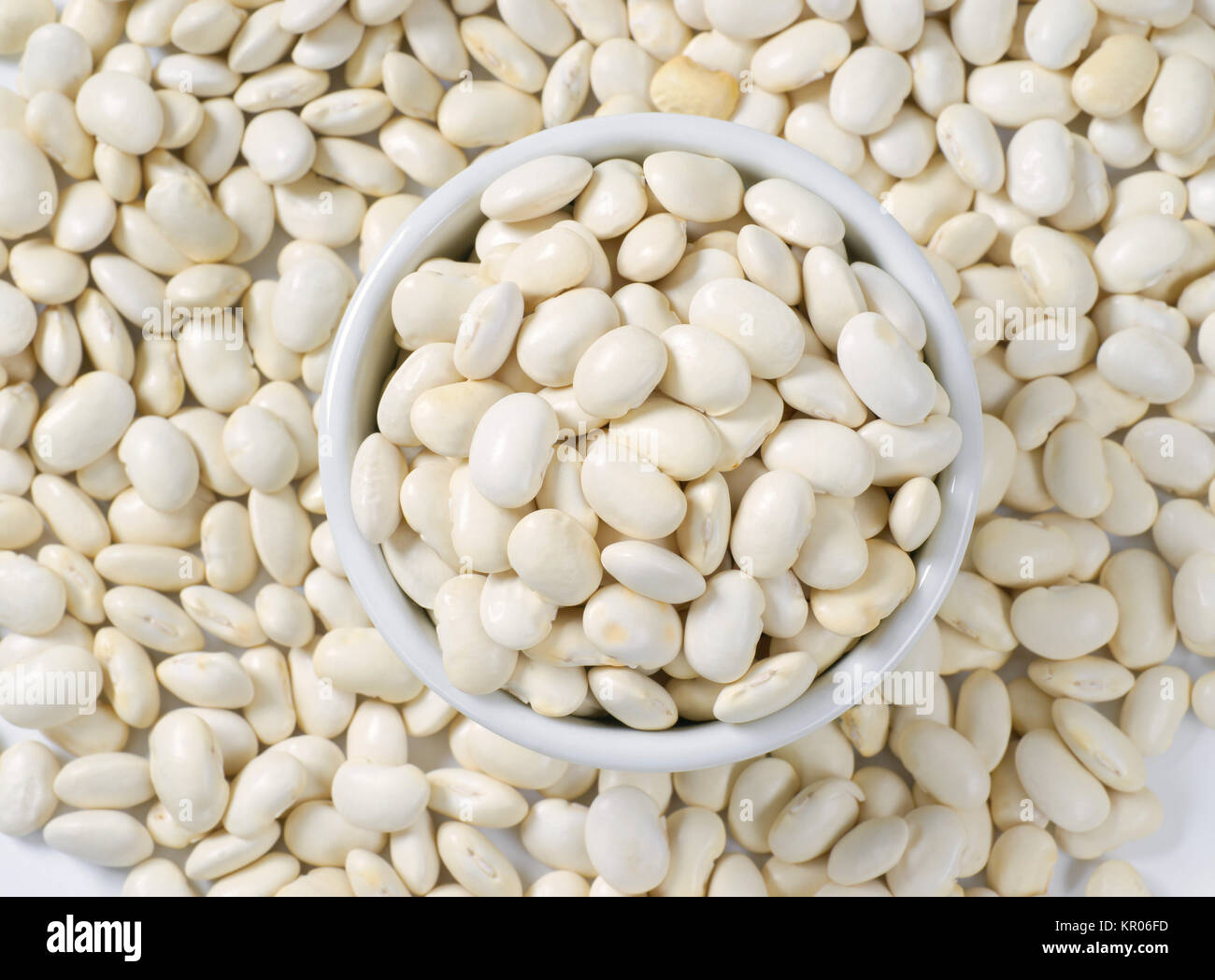 raw white beans Stock Photo - Alamy