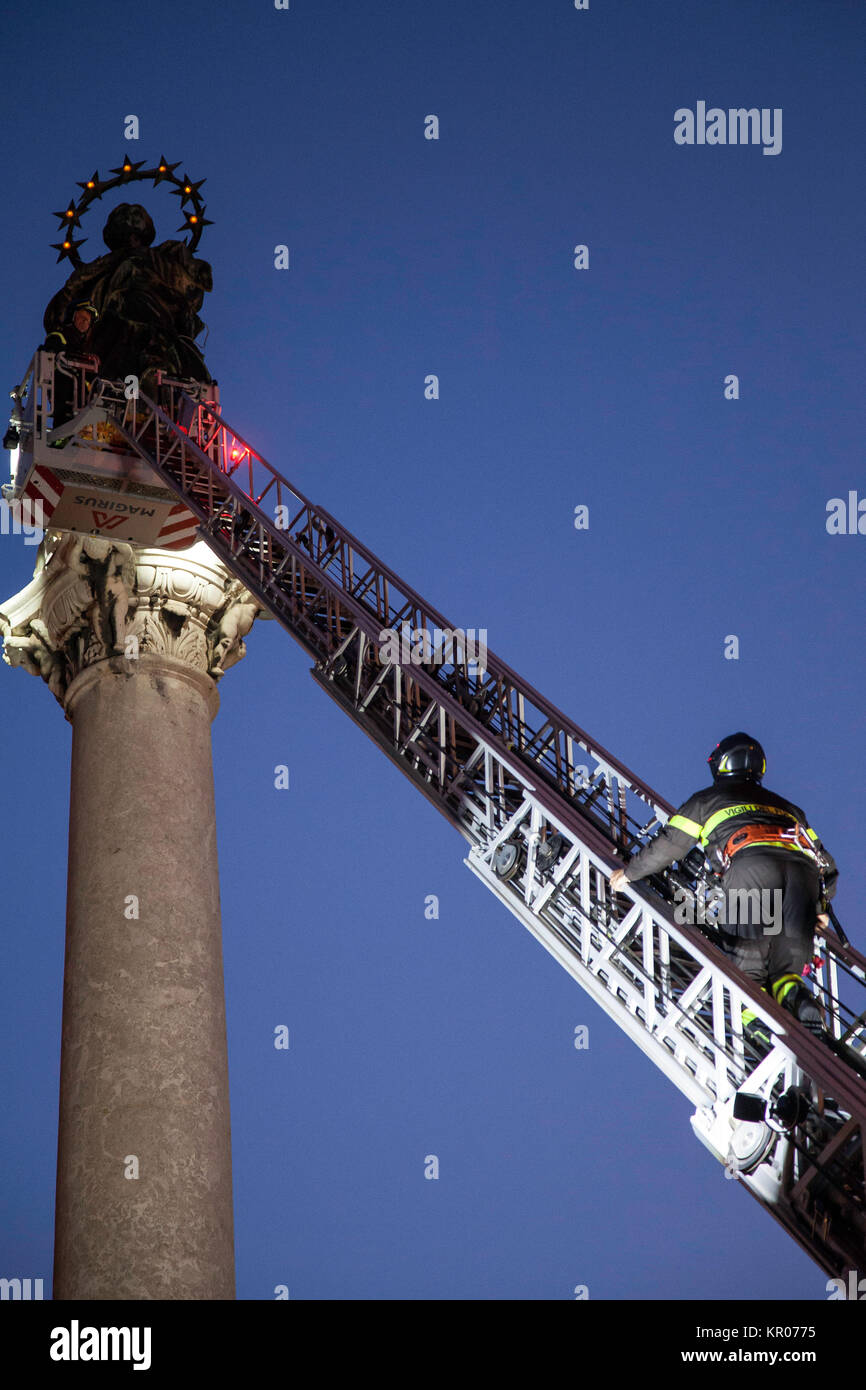 Procession catholic mary hi-res stock photography and images - Alamy