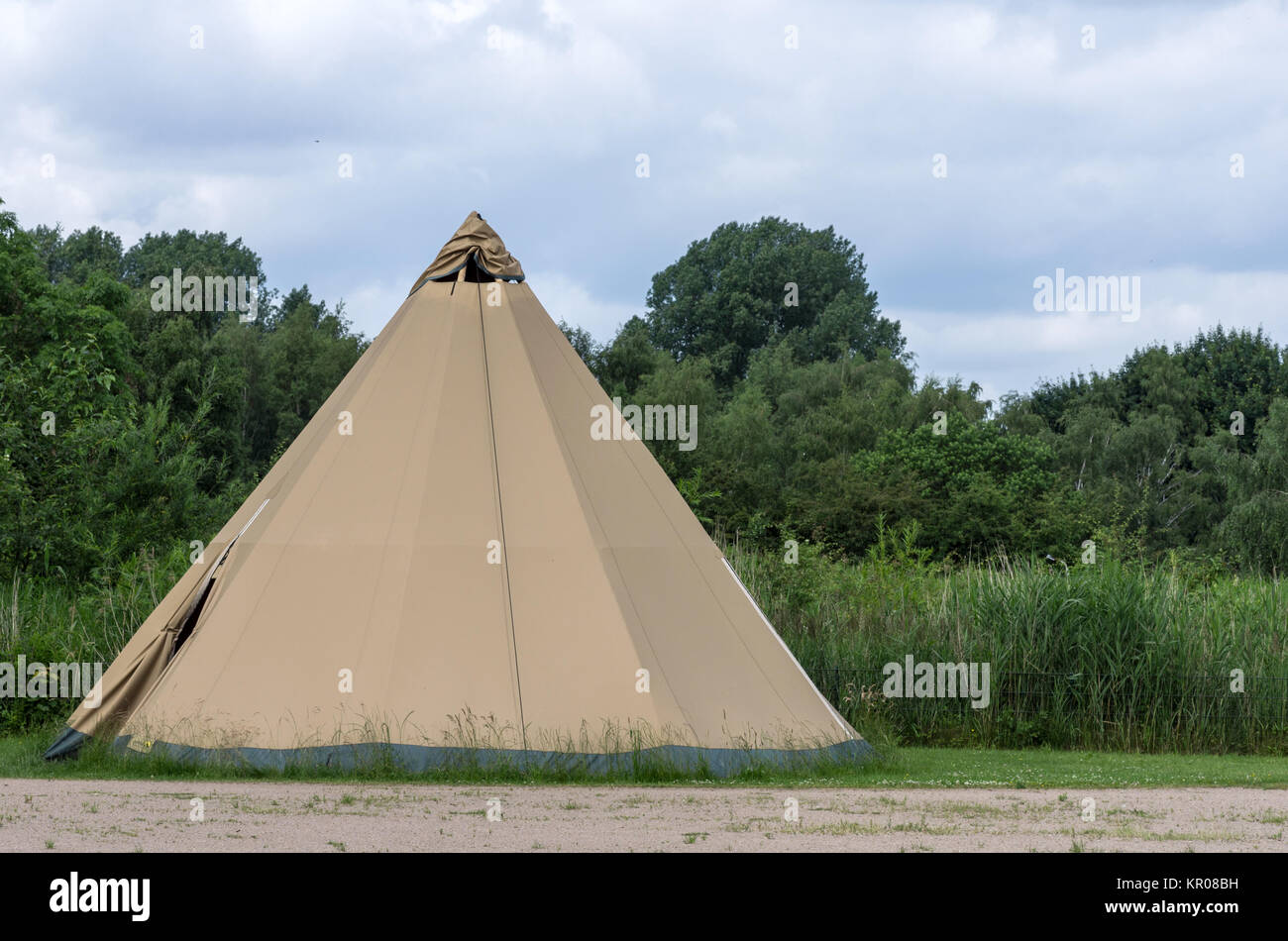 Tent scaffolding hi-res stock photography and images - Alamy