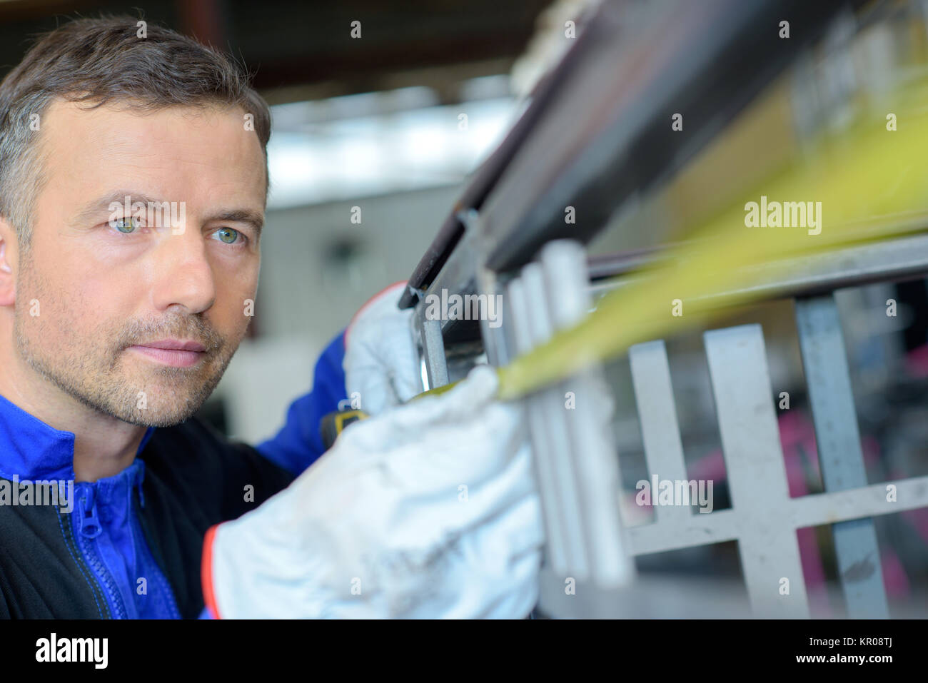 Metal workers and factory hi-res stock photography and images - Alamy