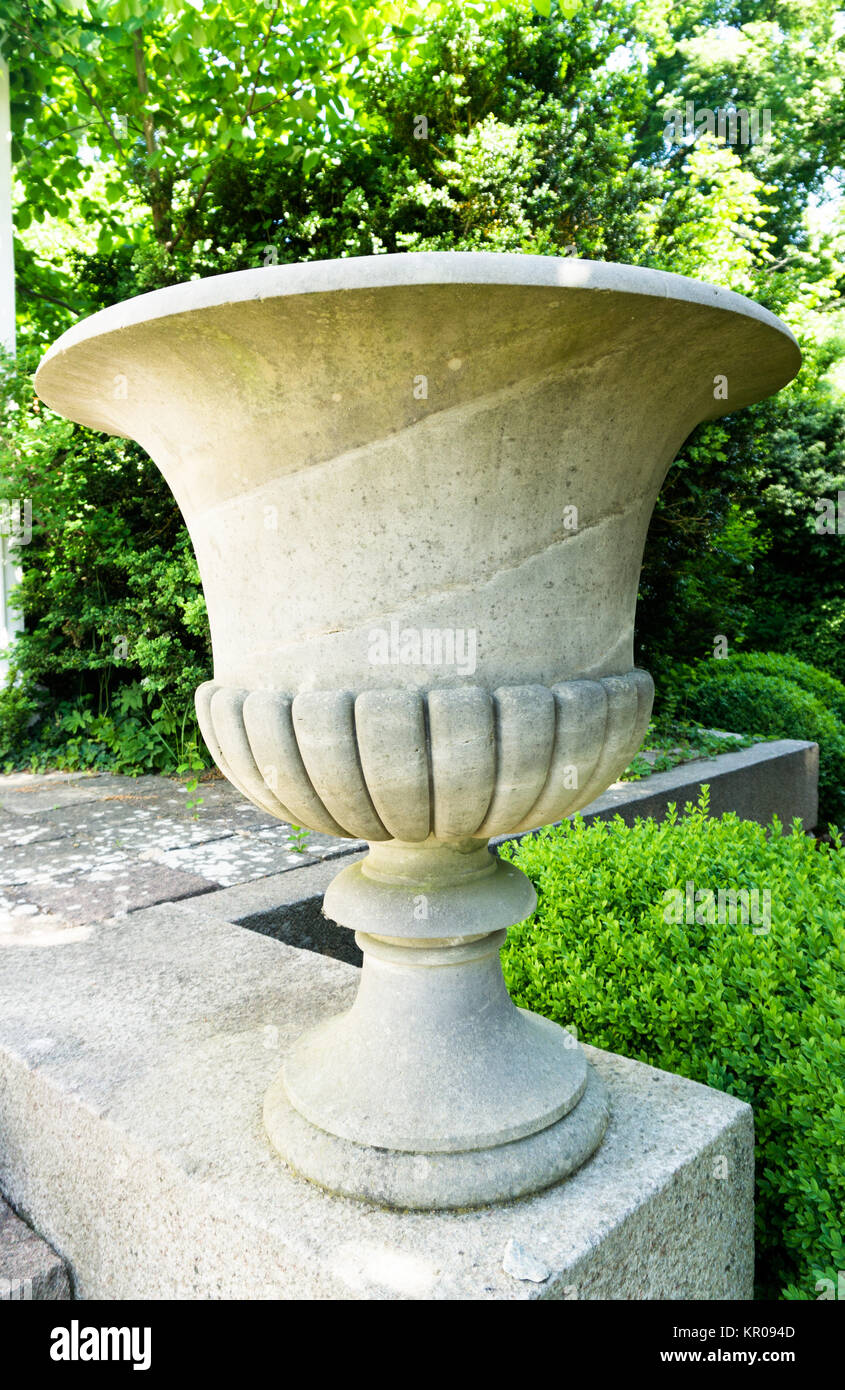 large clay pot Stock Photo - Alamy