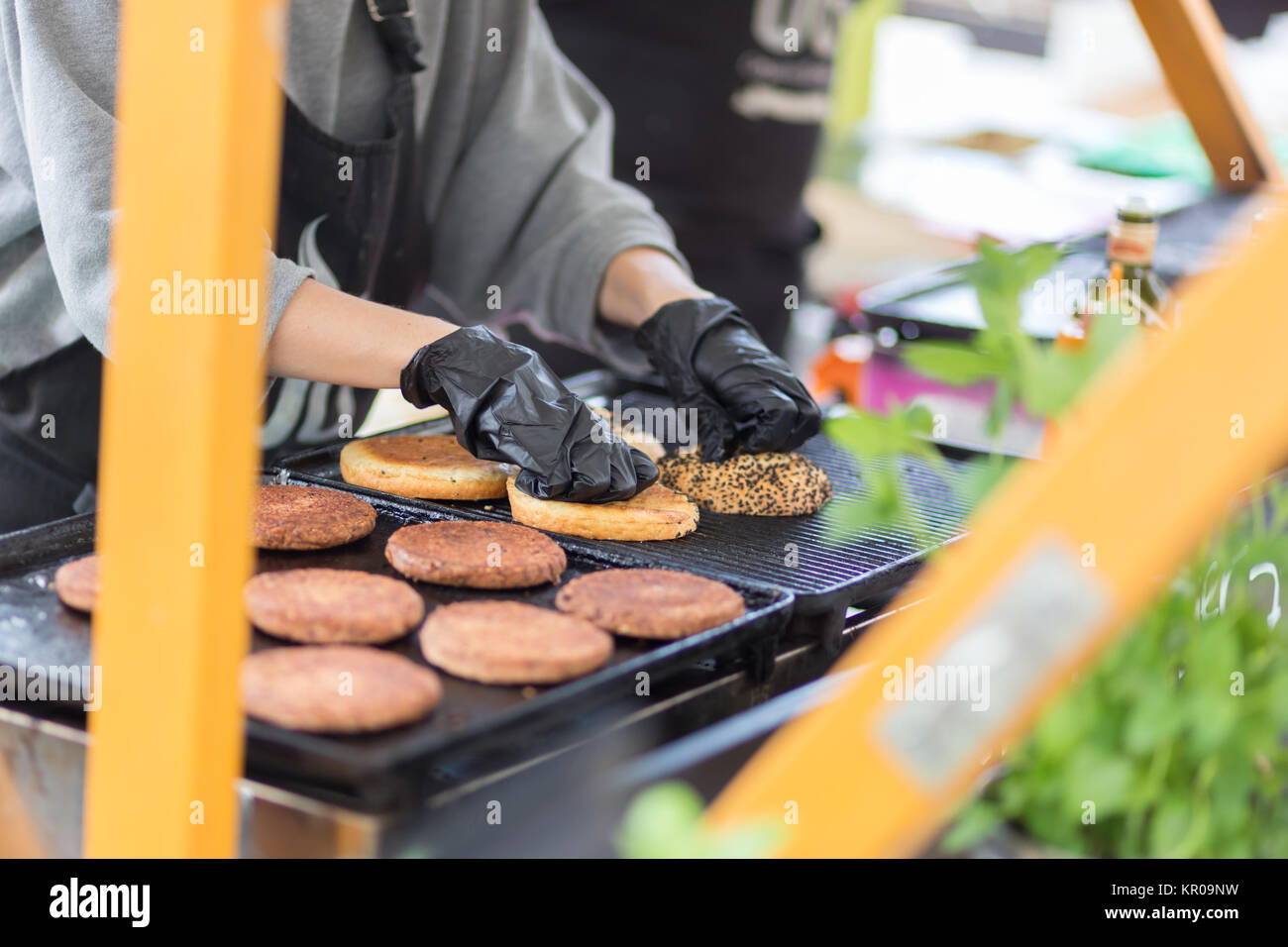 Beef burgers ready to serve on food stall Stock Photo - Alamy