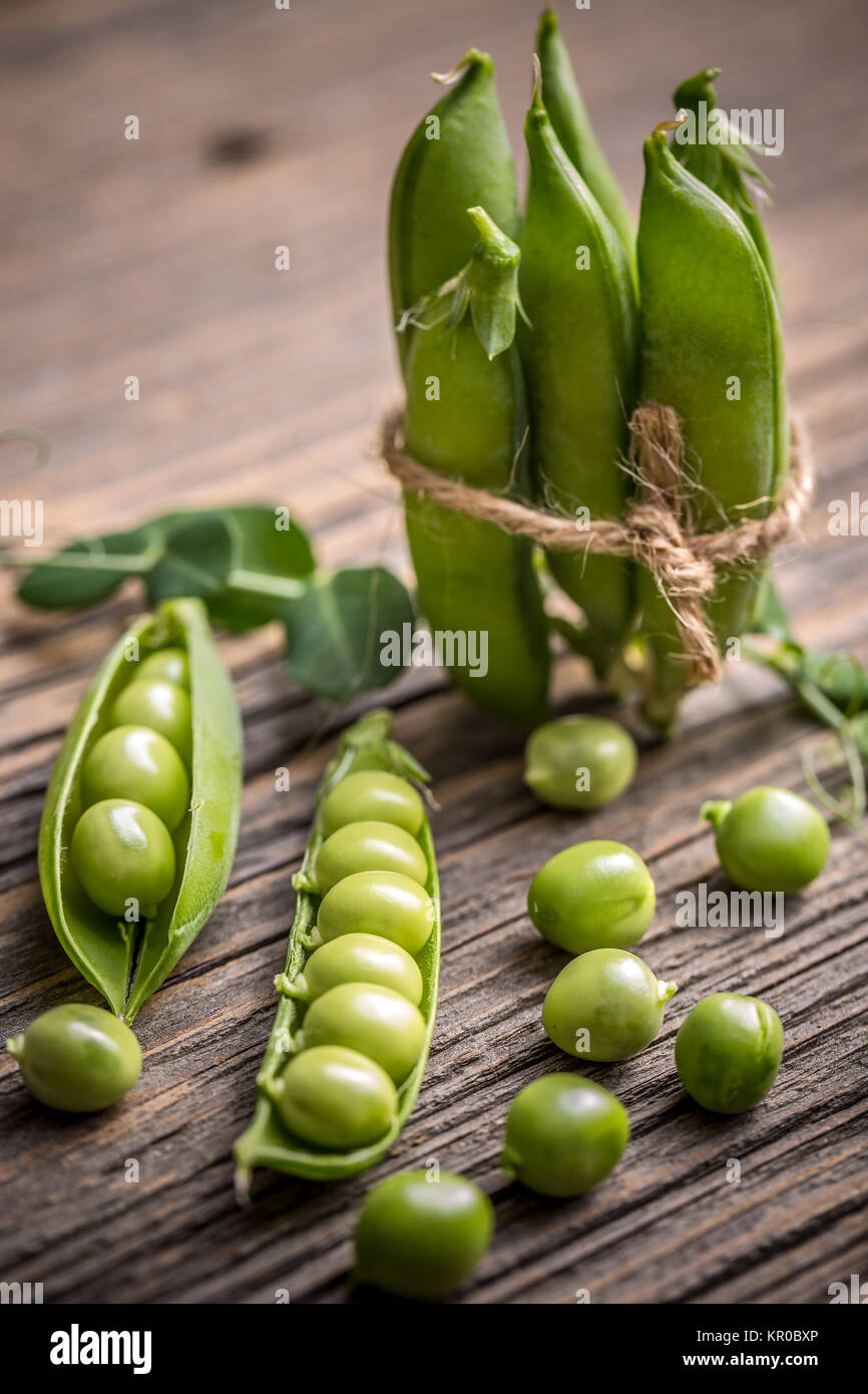 Open pea pod Stock Photo - Alamy
